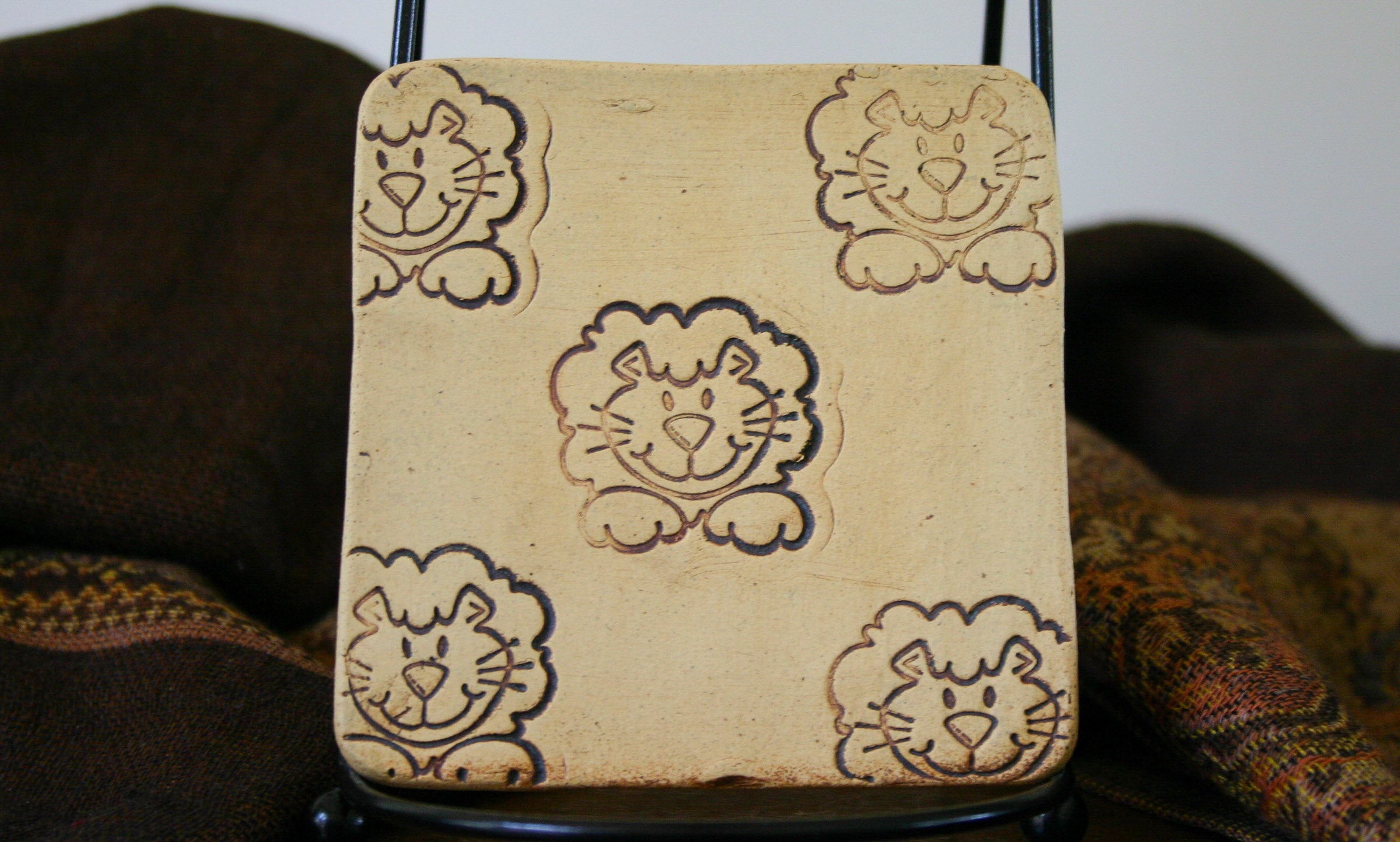 Tile with 5 Lions | Impressions Pottery